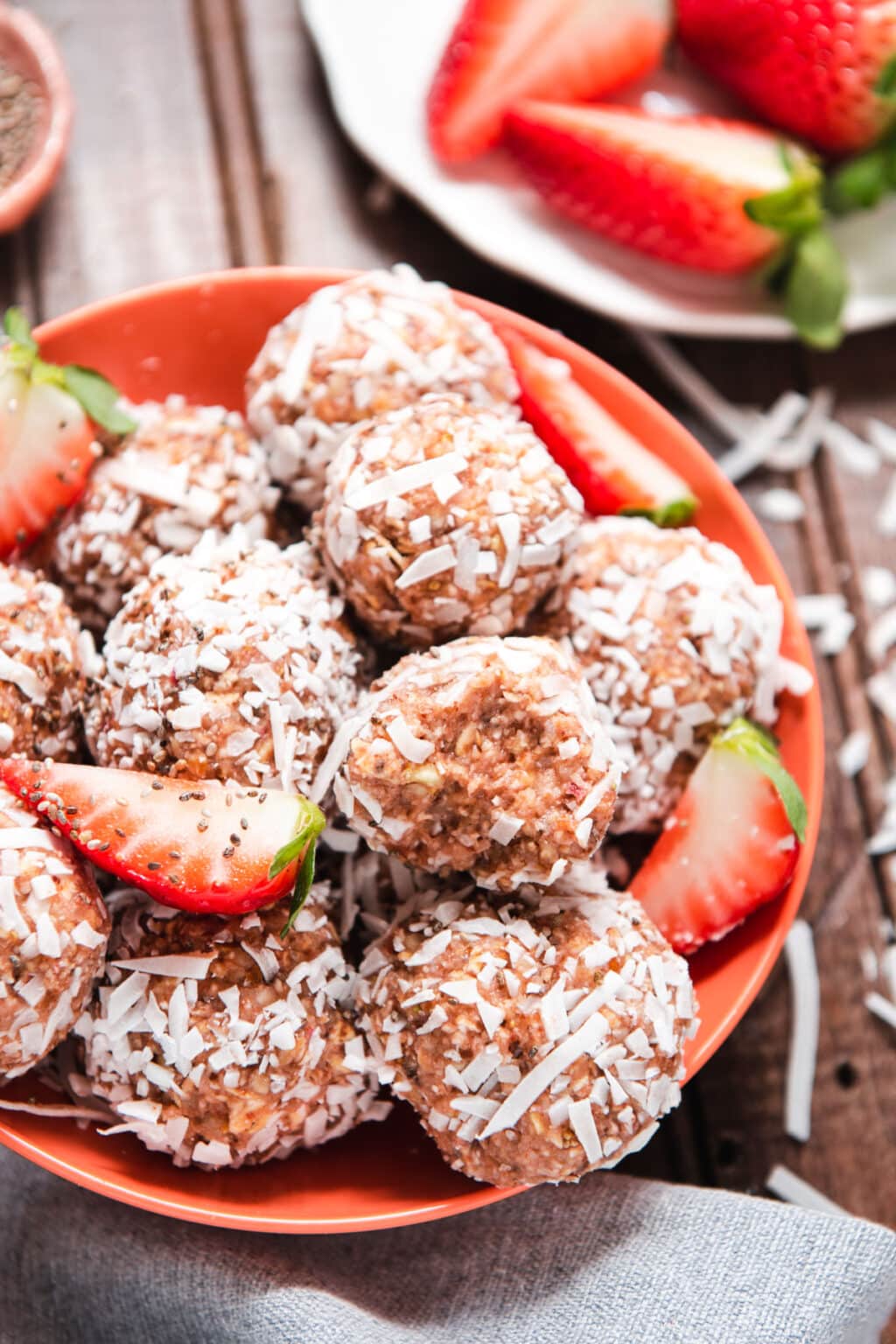 No Bake Strawberry Almond Energy Balls - Cozy Peach Kitchen